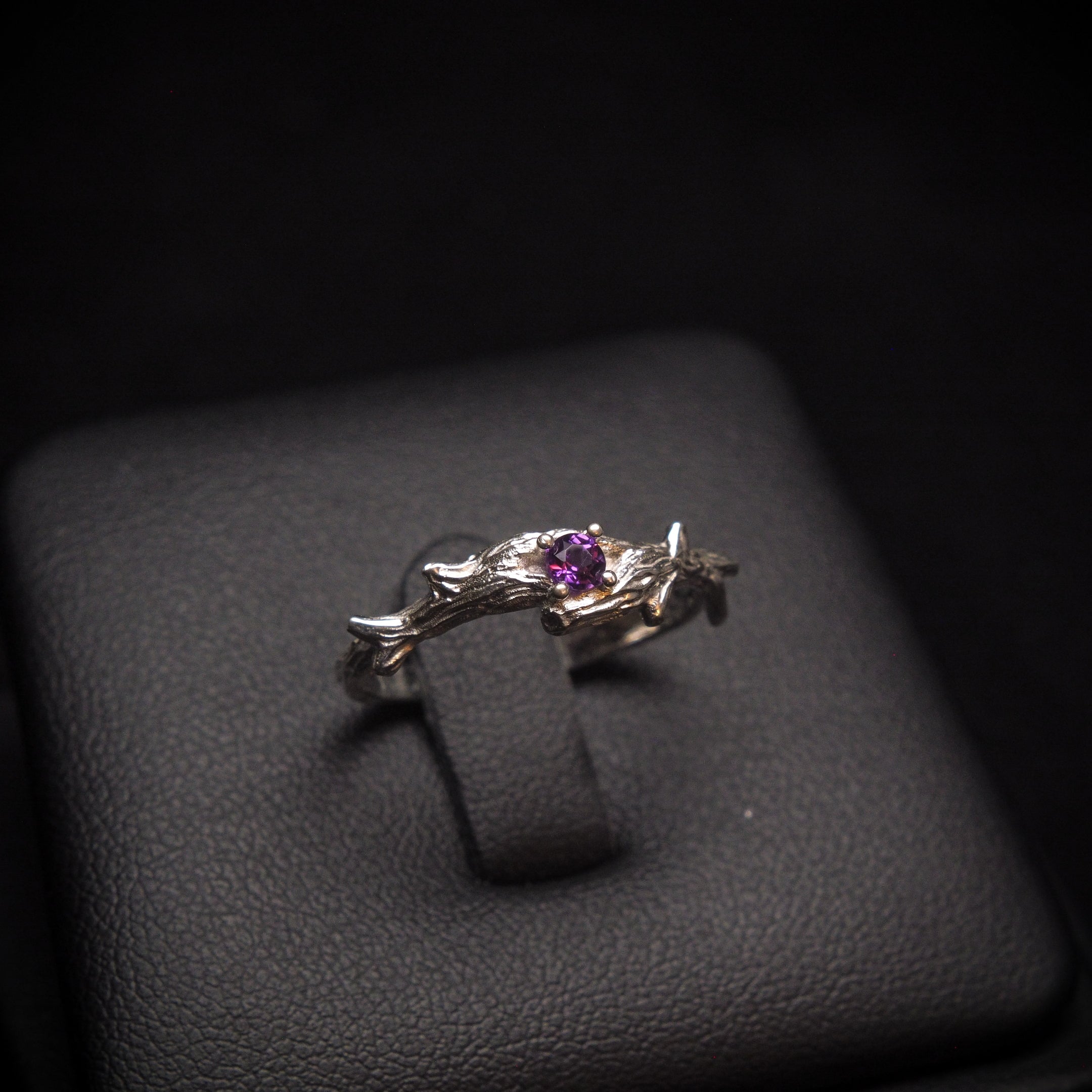 Twig Ring – Monothic