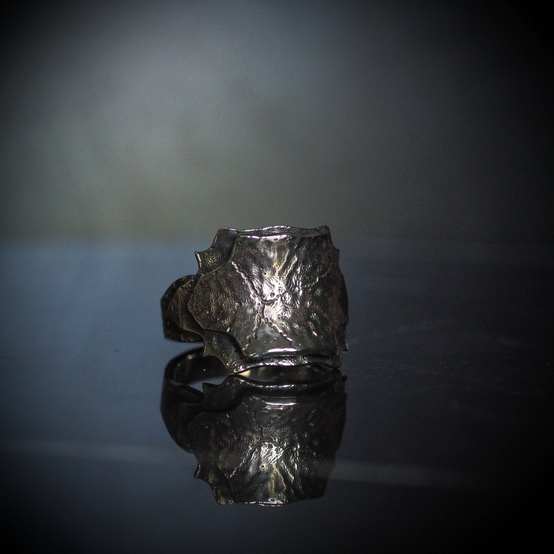 Boneform Ring – Monothic