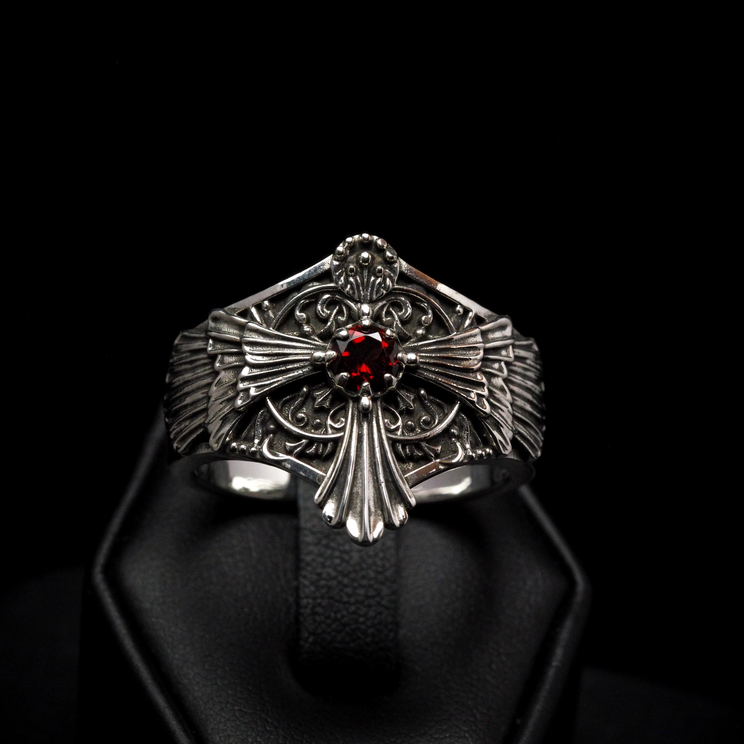 Eagleheart Ring – Monothic