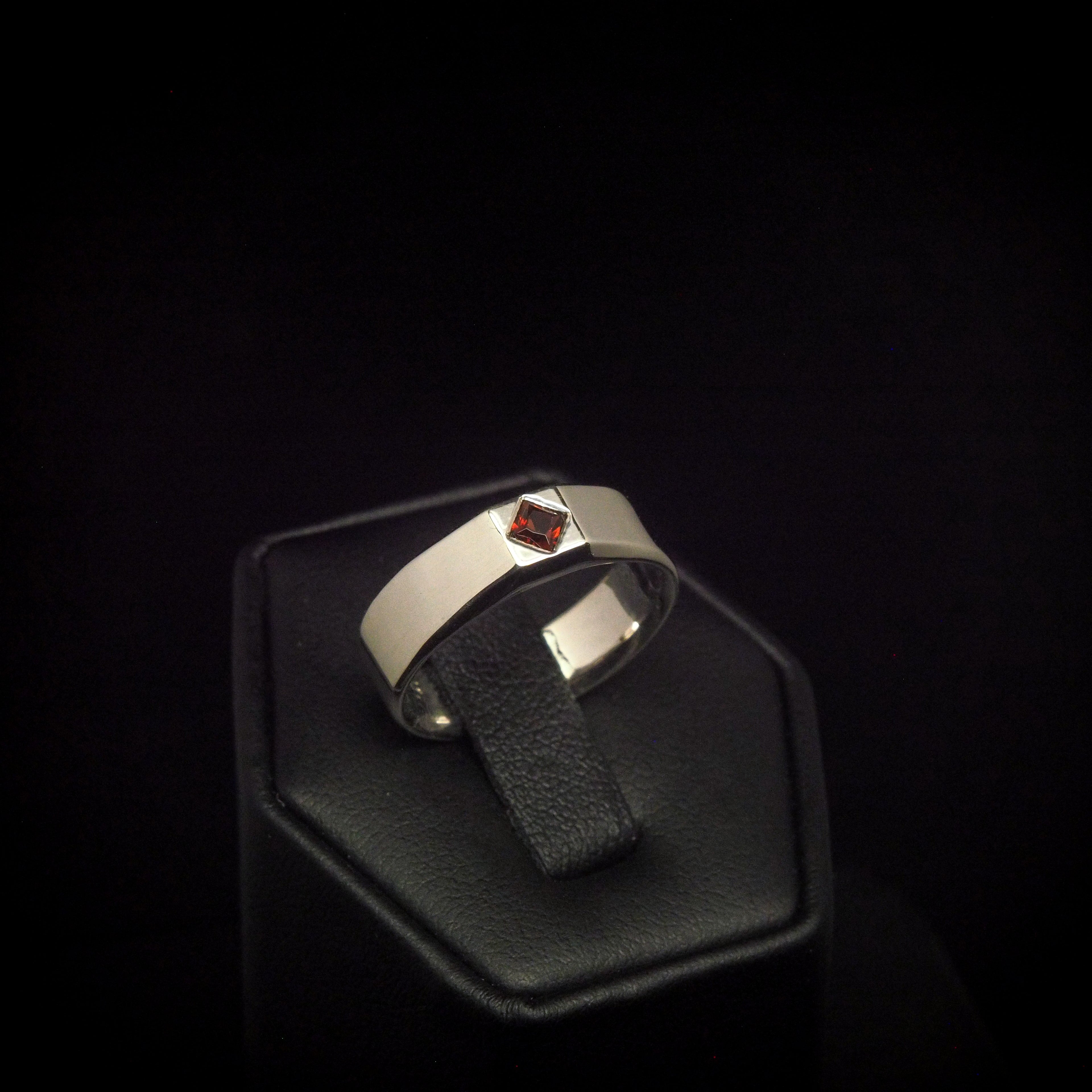 Flush Square-Cut Signet Ring - Silver – Monothic